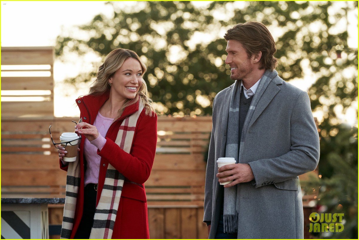 Katrina Bowden Give Christopher Russell The Gift of Color in Hallmark's 'The Most Colorful Time ...