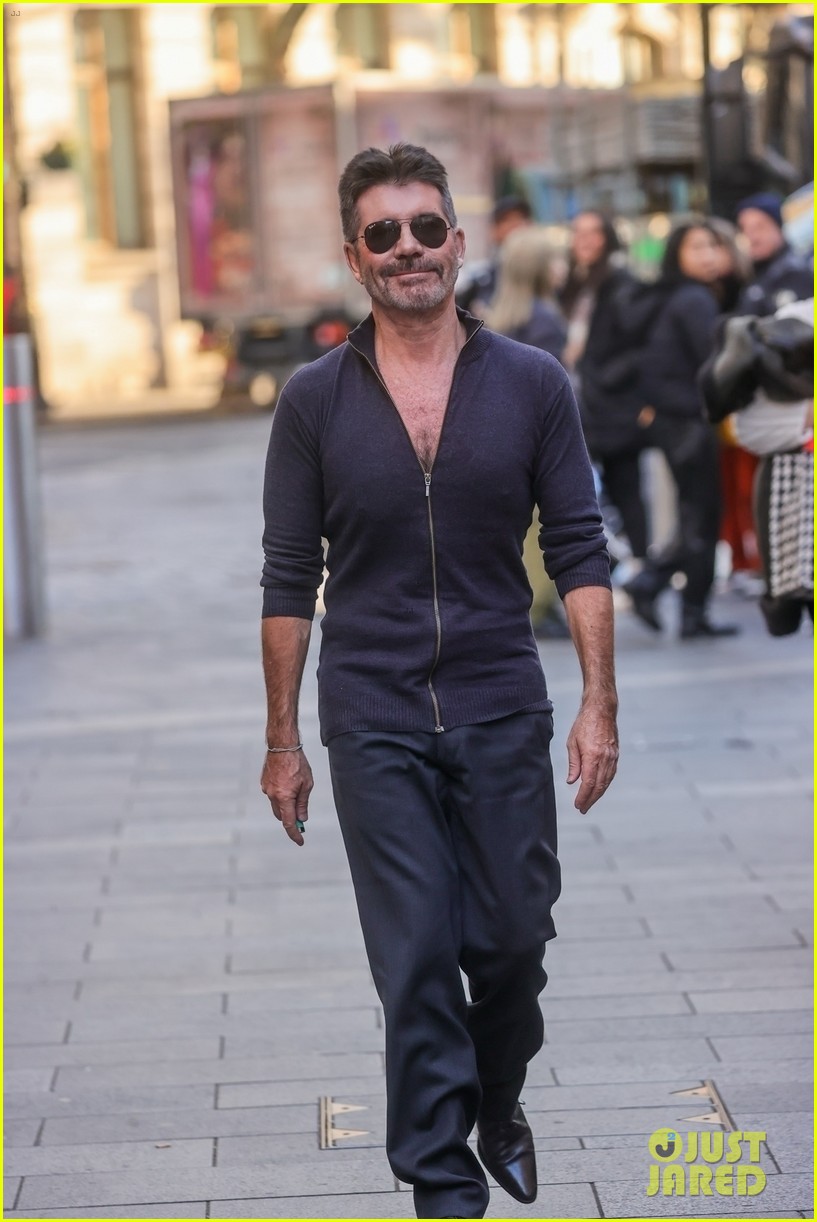 Simon Cowell's Form-Fitting Sweater Accentuates Slim Physique in Recent ...