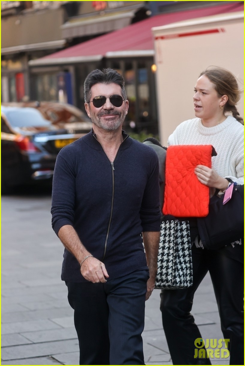 Simon Cowell's Form-Fitting Sweater Accentuates Slim Physique in Recent ...