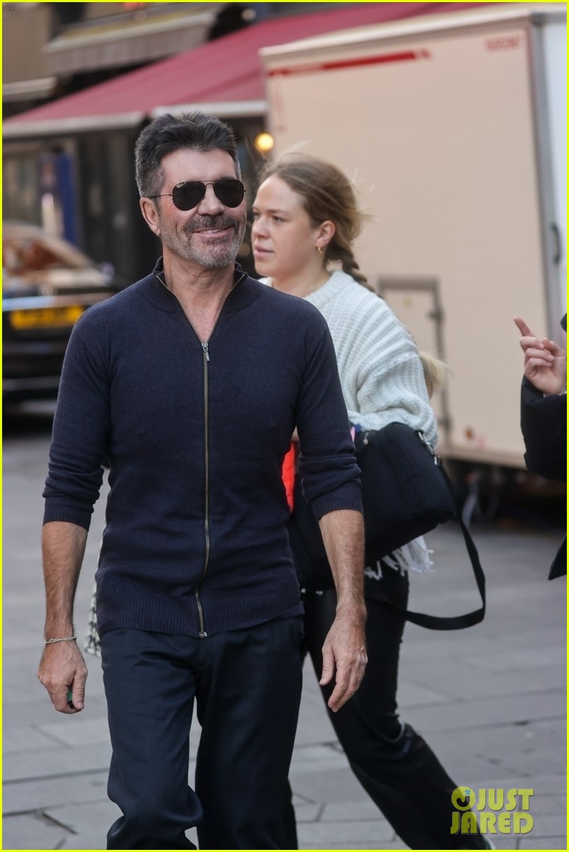 Simon Cowell's Form-Fitting Sweater Accentuates Slim Physique in Recent ...