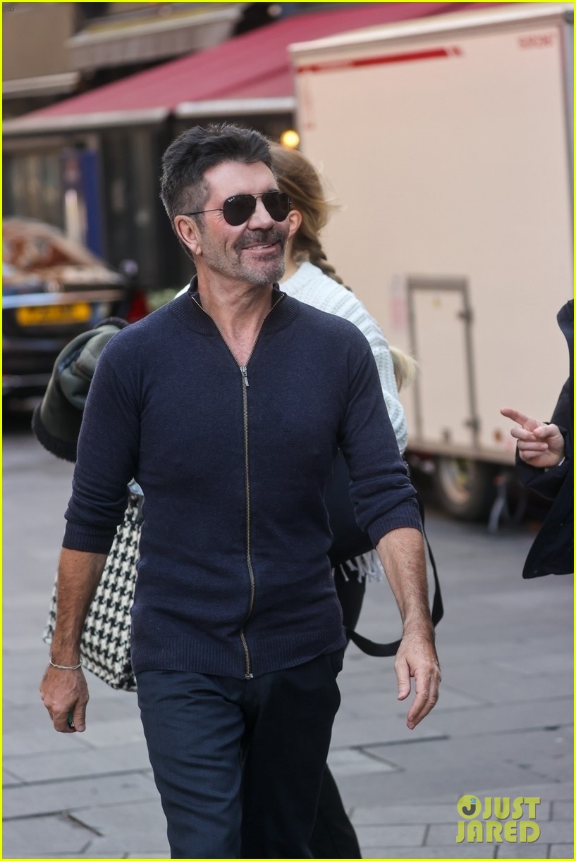 Simon Cowell's Form-Fitting Sweater Accentuates Slim Physique in Recent ...
