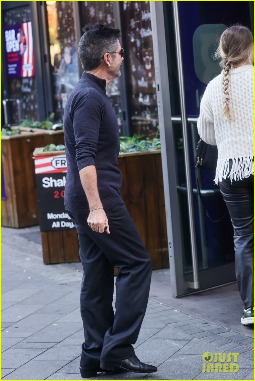 Simon Cowell's Form-Fitting Sweater Accentuates Slim Physique in Recent ...
