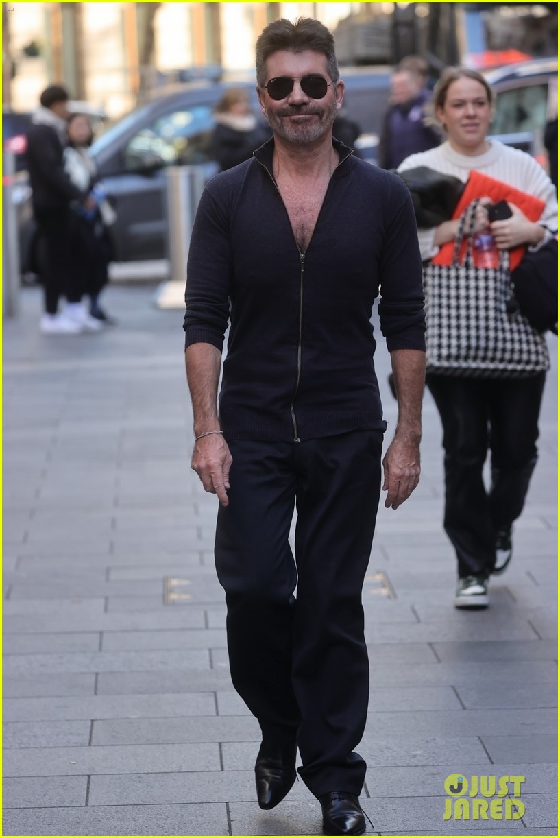 Simon Cowell's Form-Fitting Sweater Accentuates Slim Physique in Recent ...