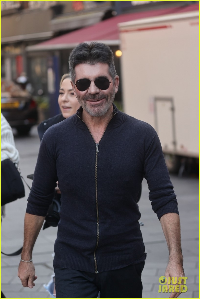 Simon Cowell's Form-Fitting Sweater Accentuates Slim Physique in Recent ...