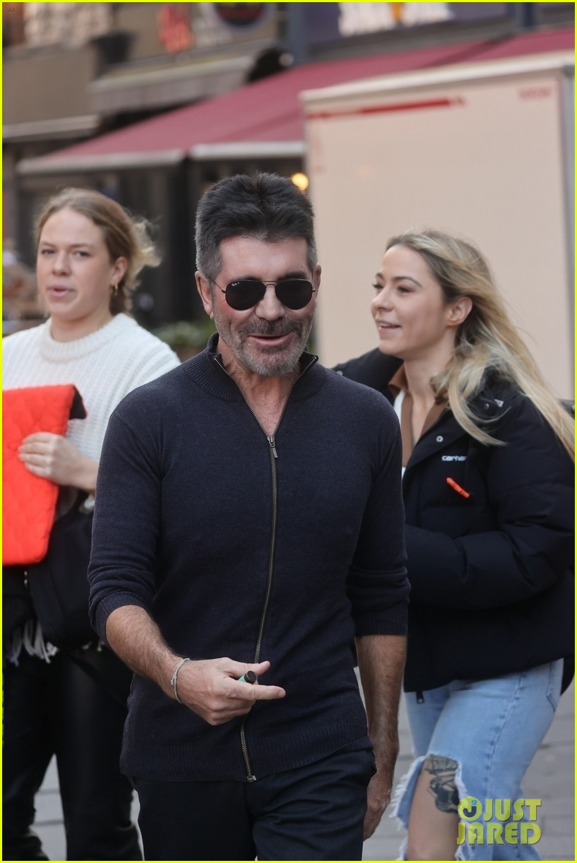 Simon Cowell's Form-Fitting Sweater Accentuates Slim Physique in Recent ...