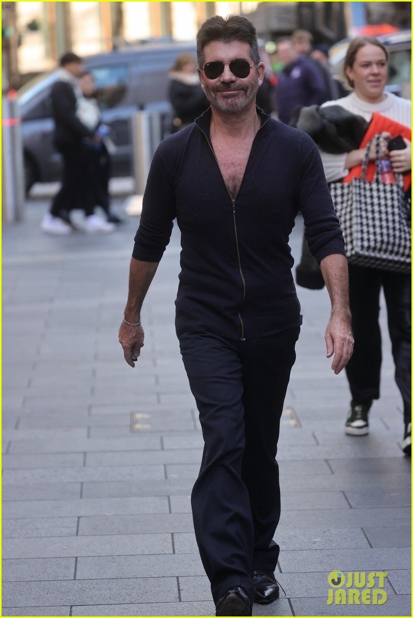 Simon Cowell's Form-Fitting Sweater Accentuates Slim Physique in Recent ...