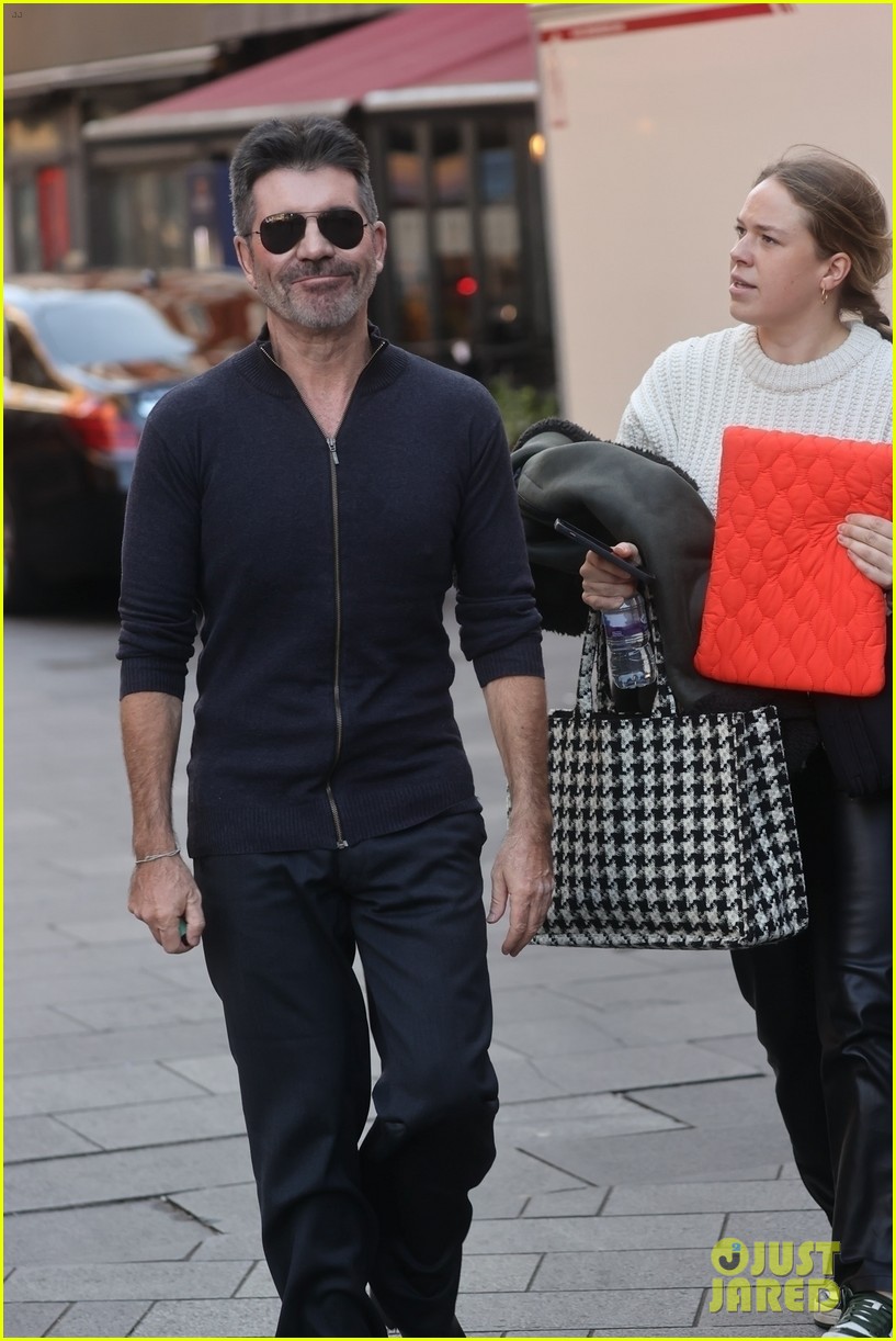 Simon Cowell's Form-Fitting Sweater Accentuates Slim Physique in Recent ...