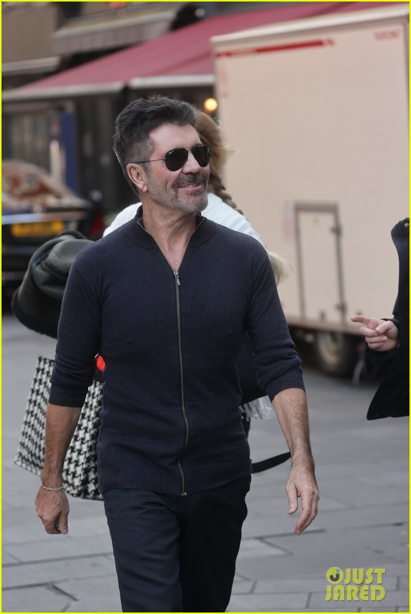 Simon Cowell's Form-Fitting Sweater Accentuates Slim Physique in Recent ...