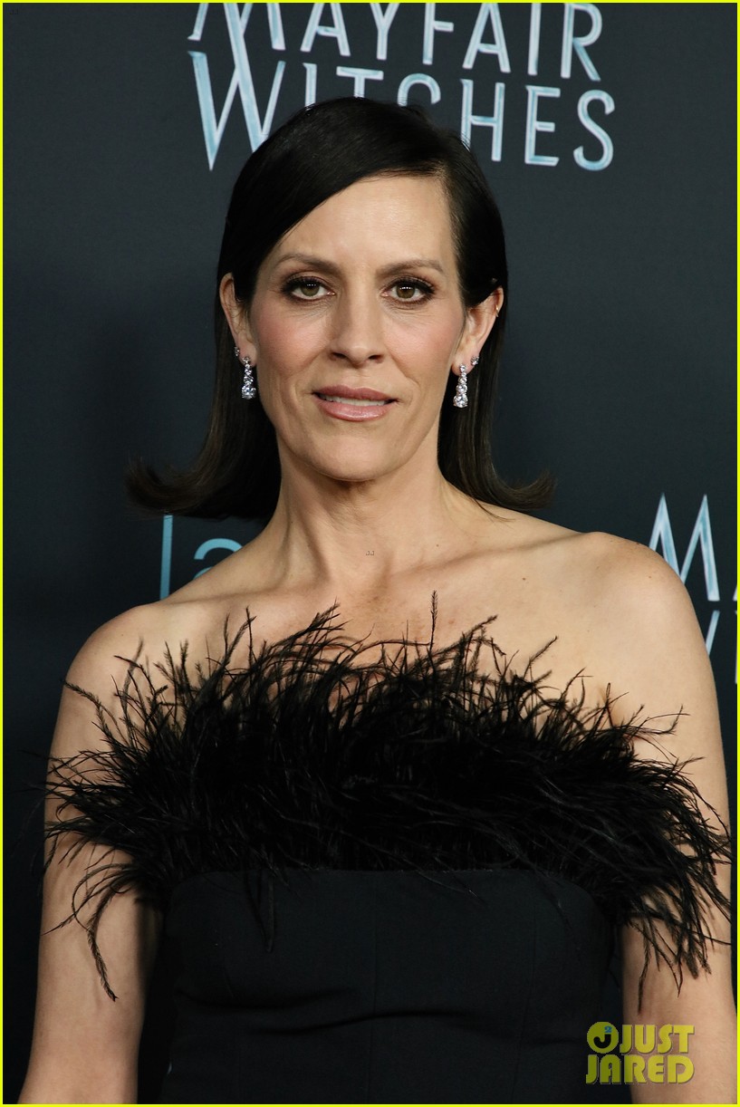 Alexandra Daddario Goes Gothic Chic at 'Mayfair Witches' Premiere ...