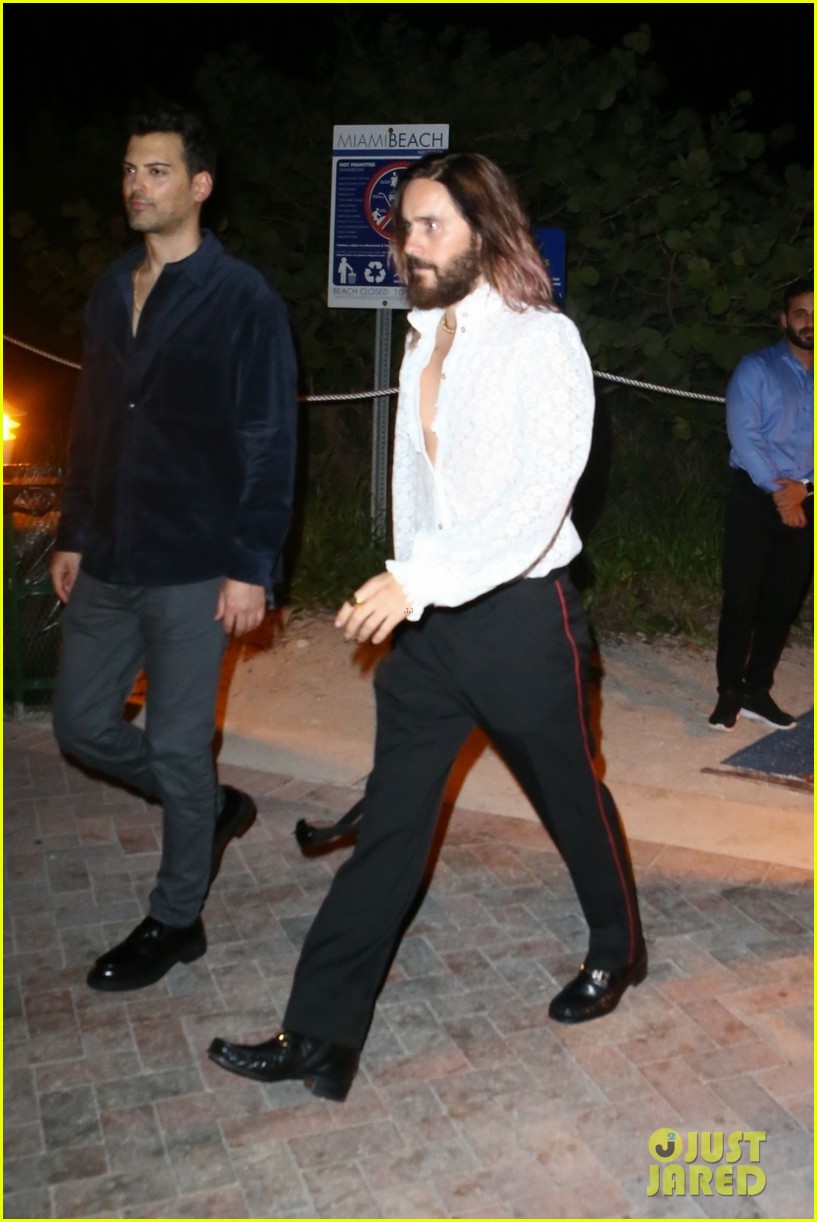 Leonardo DiCaprio Parties for a Good Cause with Friends Tobey Maguire ...