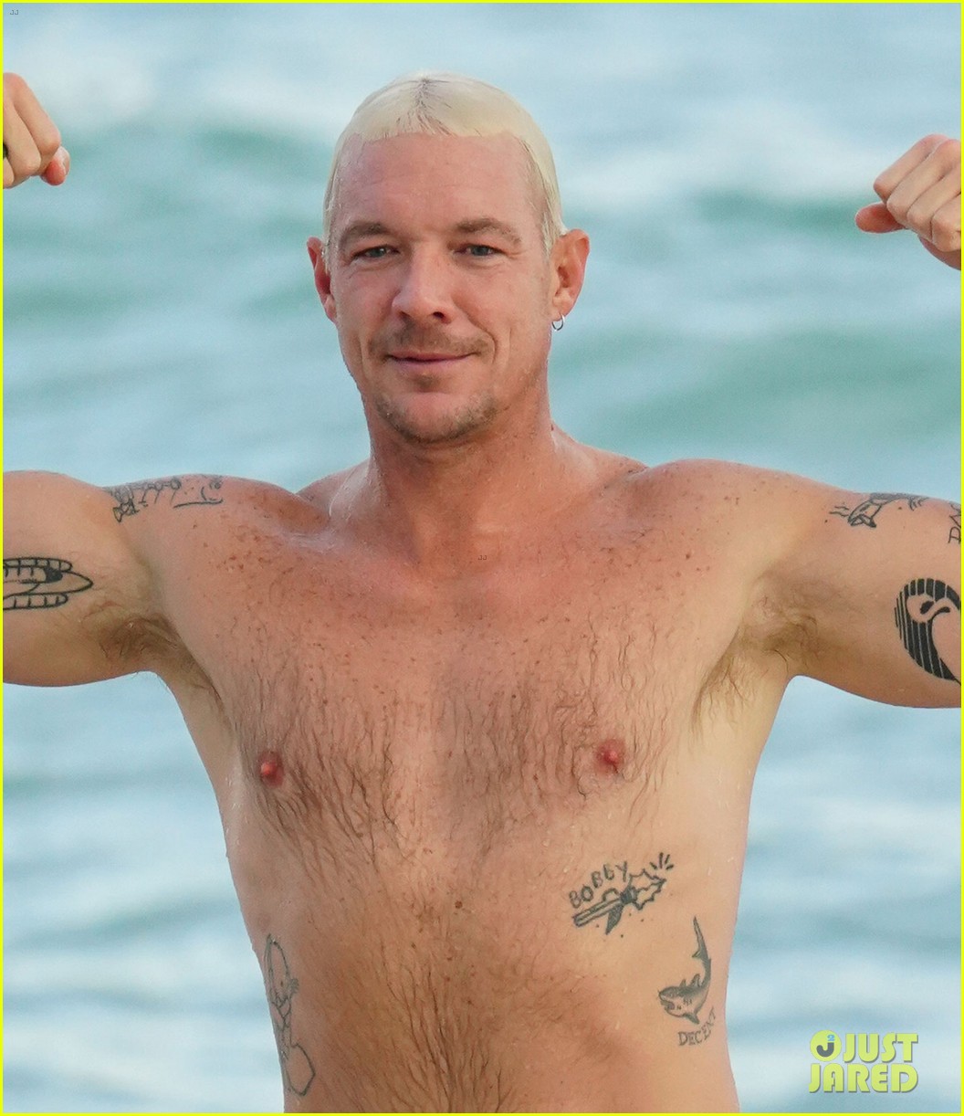Diplo Bares His Butt While Mooning the Cameras at the Beach (Photos ...
