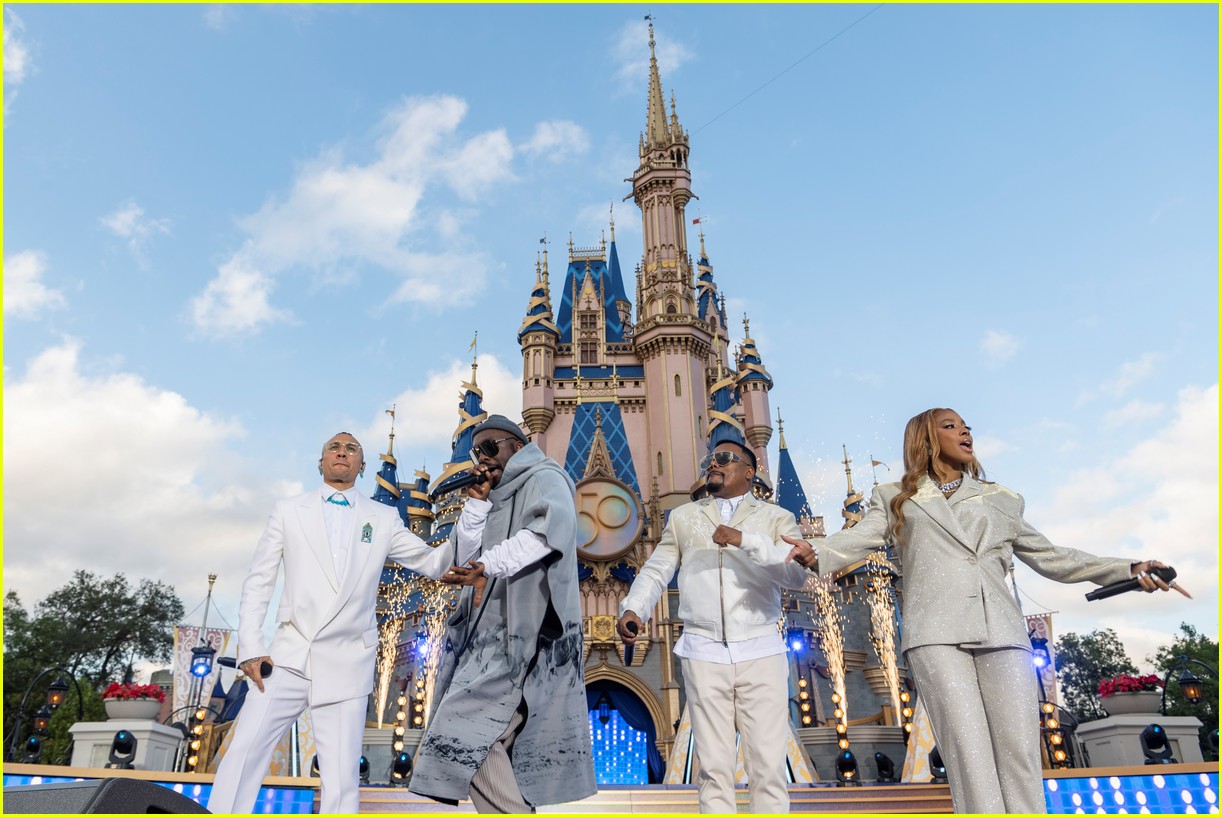 ABC's Disney Magical Christmas Day Parade 2022 - Full Performers ...