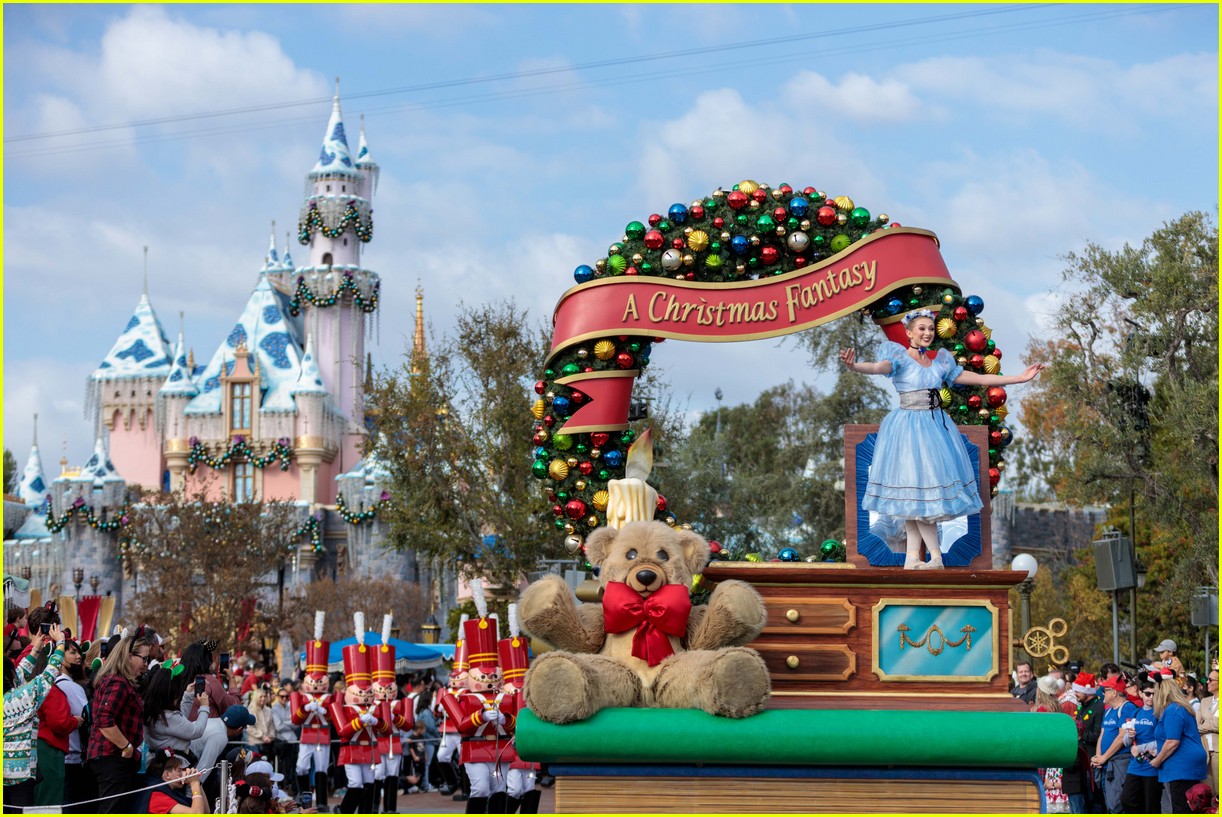 ABC's Disney Magical Christmas Day Parade 2022 - Full Performers ...