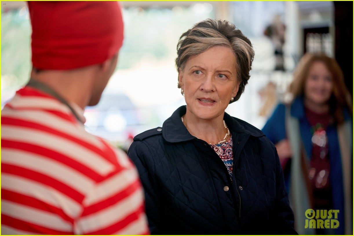 Ryan Paevey & Brooke D'Orsay Live The Storybook Christmas Experience in ...