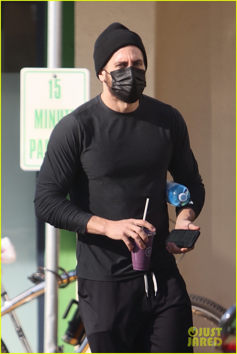 Jake Gyllenhaal Looks Buff in New Photos After a Wednesday Workout ...