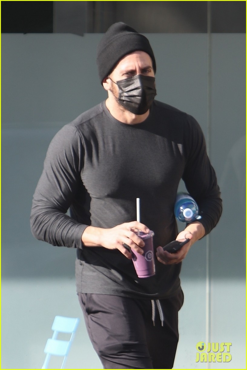 Jake Gyllenhaal Looks Buff in New Photos After a Wednesday Workout ...