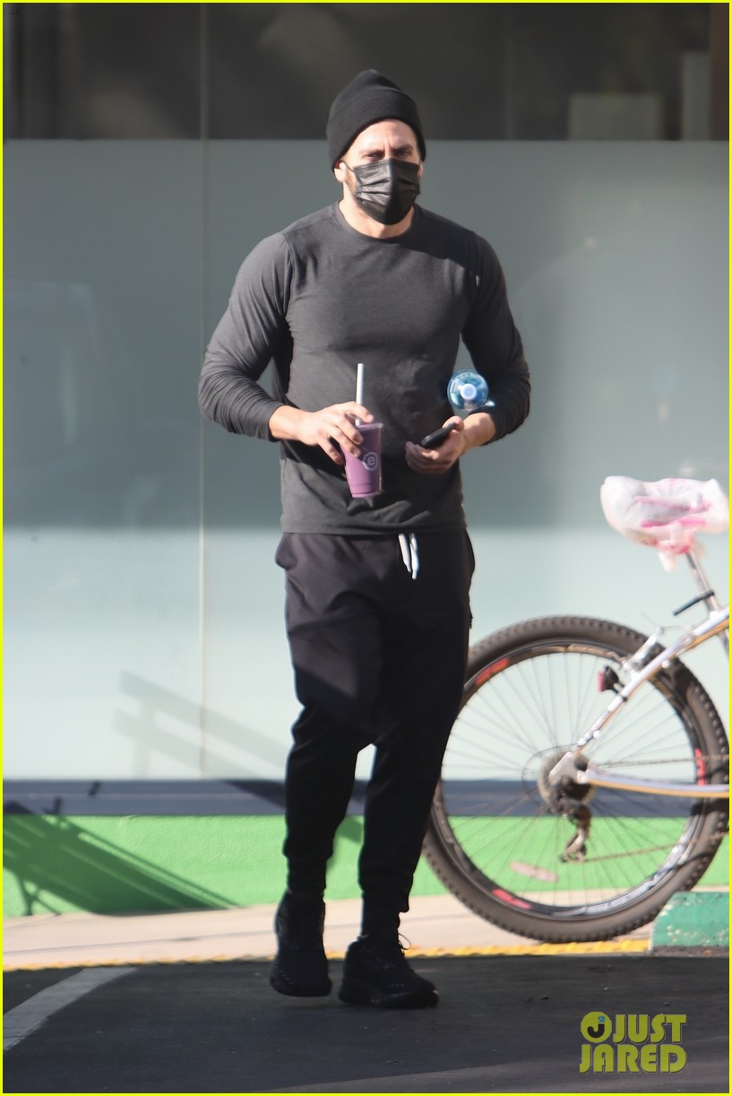 Jake Gyllenhaal Looks Buff in New Photos After a Wednesday Workout ...
