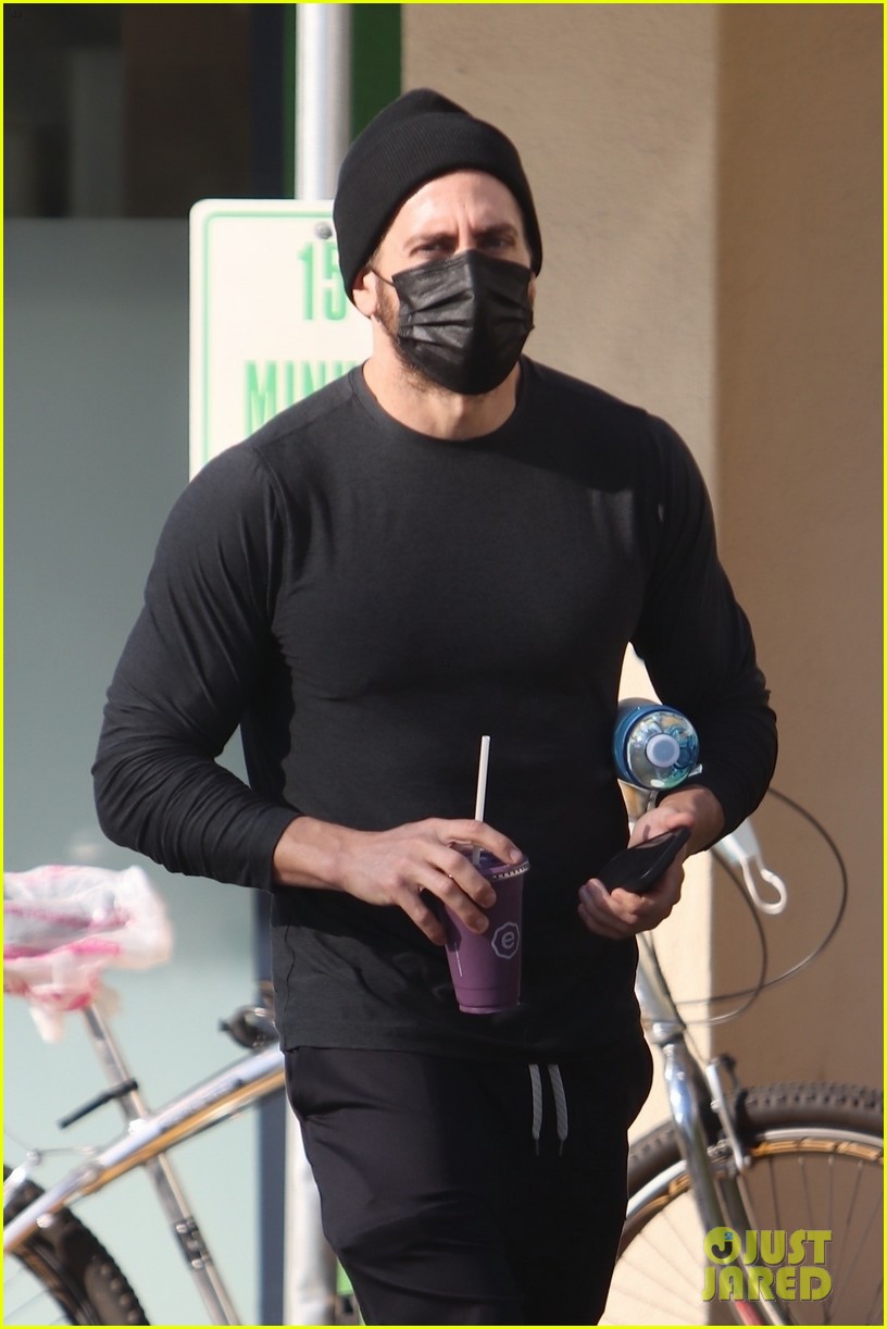 Jake Gyllenhaal Looks Buff in New Photos After a Wednesday Workout ...