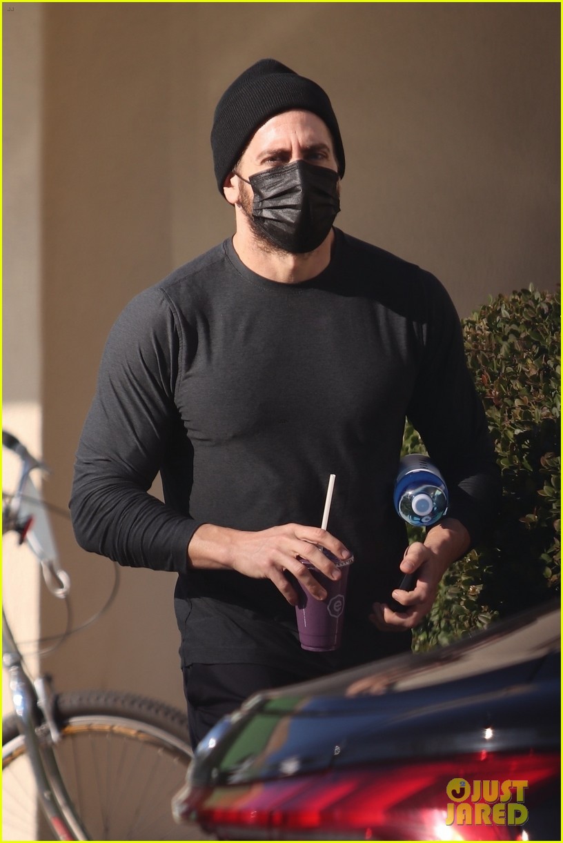 Jake Gyllenhaal Looks Buff in New Photos After a Wednesday Workout ...
