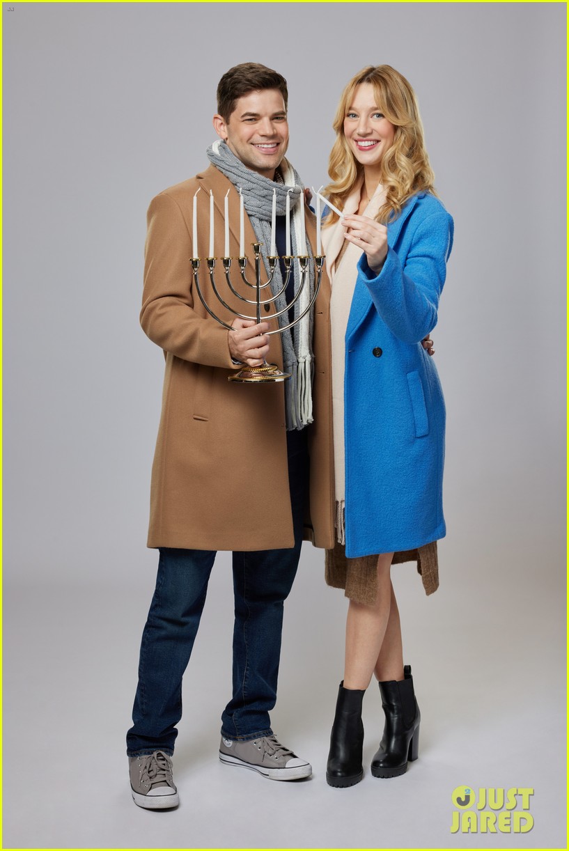 Yael Grobglas Reveals Filming Hallmark's 'Hanukkah on Rye' Was 'Tricky ...