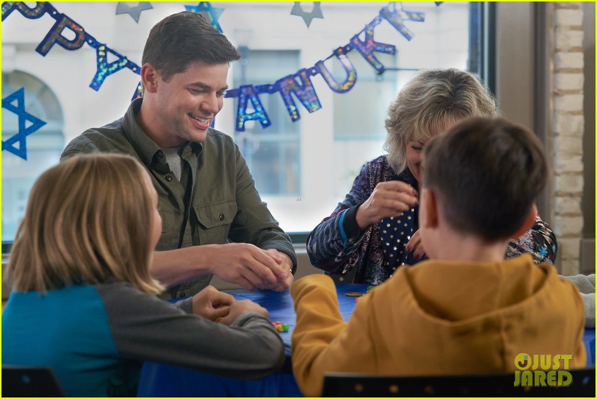 Yael Grobglas Reveals Filming Hallmark's 'Hanukkah on Rye' Was 'Tricky ...