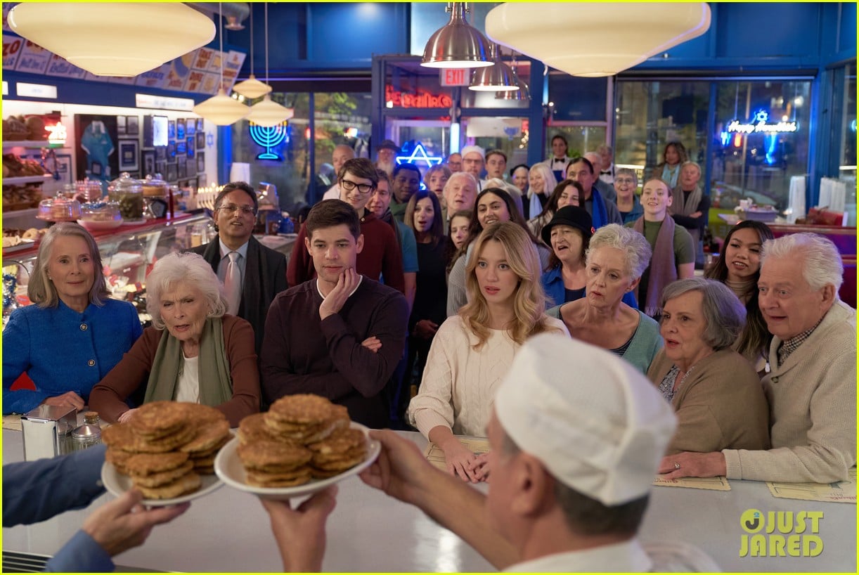 Yael Grobglas Reveals Filming Hallmark's 'Hanukkah on Rye' Was 'Tricky ...