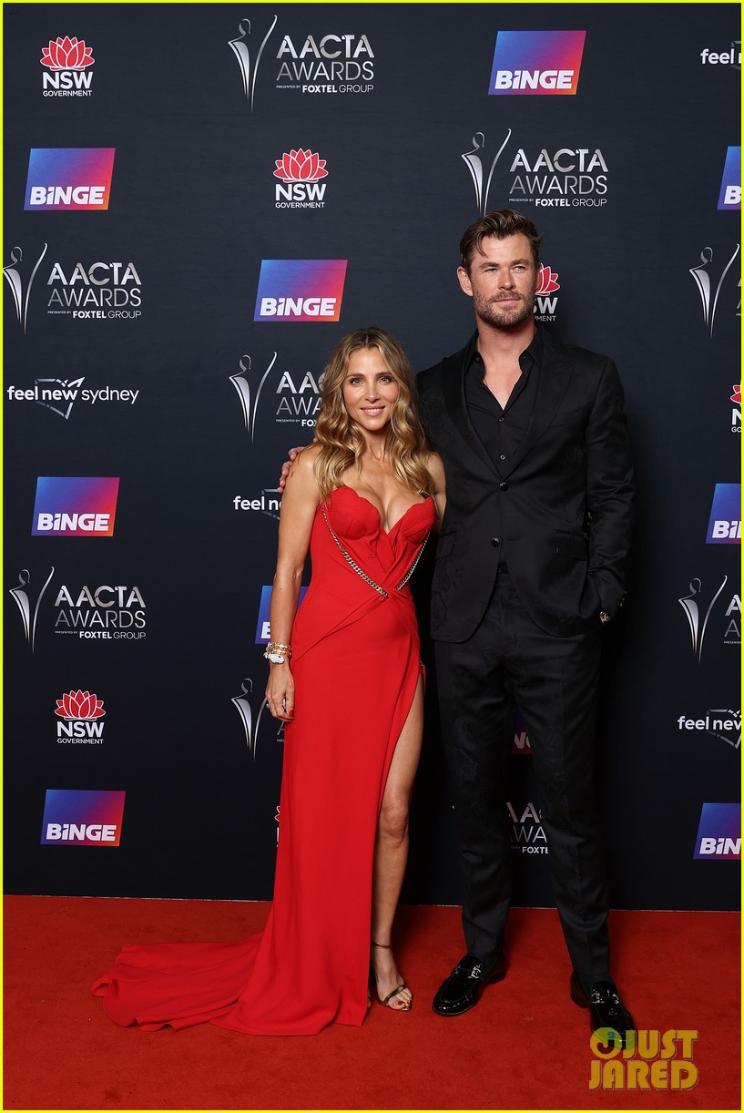 Chris Hemsworth Gets His Wife & Parents' Support While Being Honored at ...