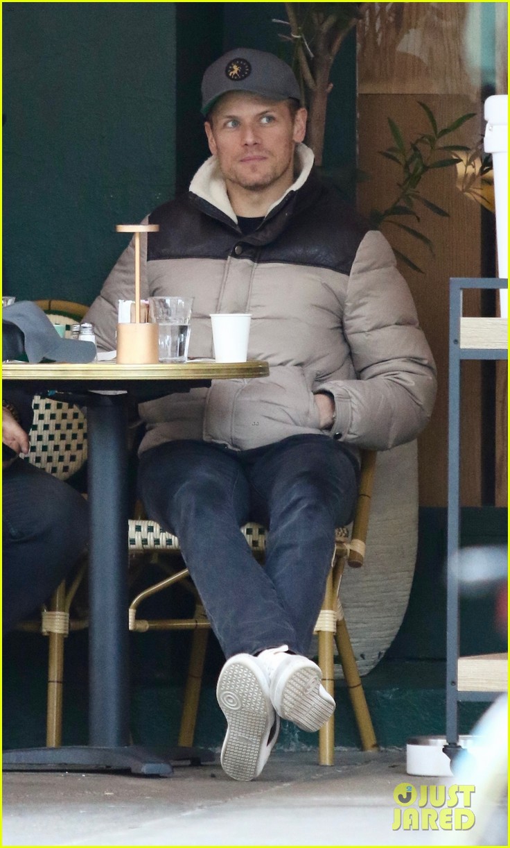 Sam Heughan Graciously Greets Lucky Fans During Lunch Outing in NYC ...