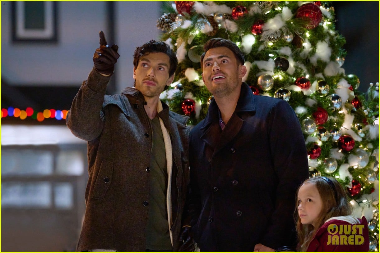 Jonathan Bennett Includes One Of His Family's Special Traditions In New ...