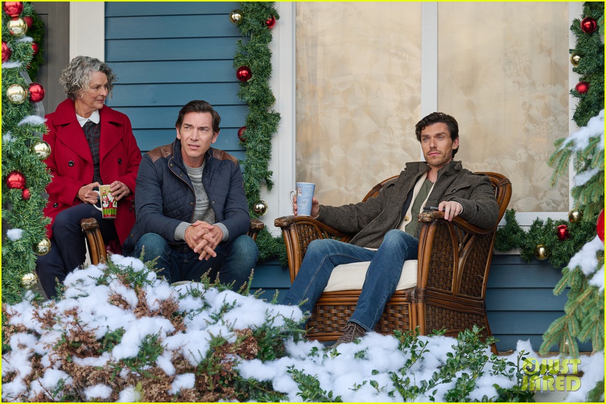 Jonathan Bennett Includes One Of His Family's Special Traditions In New ...