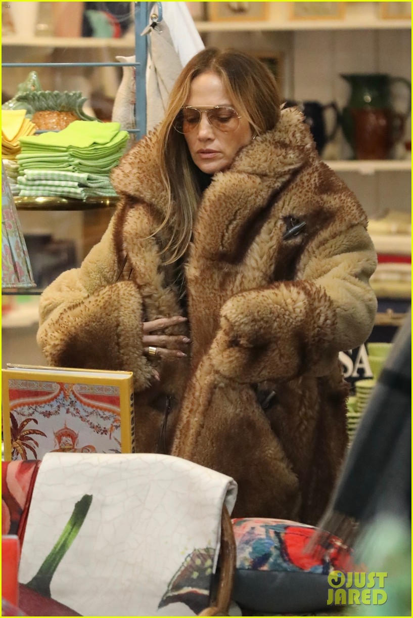 Jennifer Lopez Bundles Up in Fur Coat While Out Shopping in L.A.: Photo ...