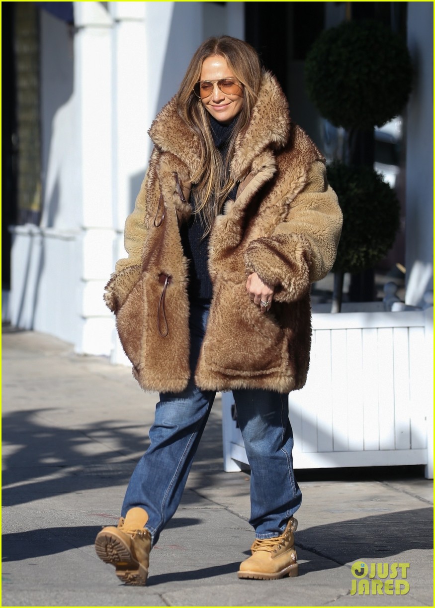 Jennifer Lopez Bundles Up in Fur Coat While Out Shopping in L.A.: Photo ...