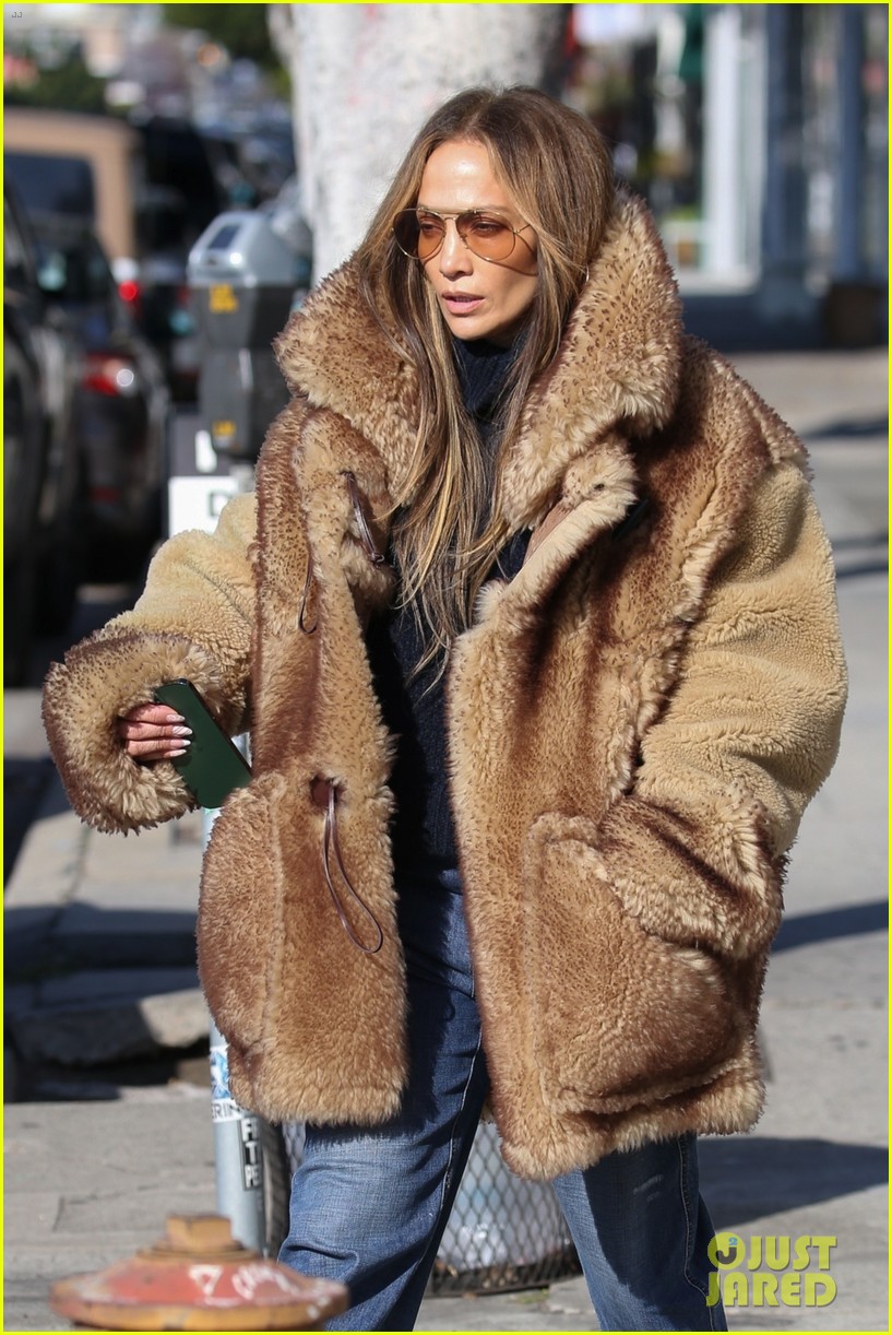 Jennifer Lopez Bundles Up in Fur Coat While Out Shopping in L.A.: Photo ...