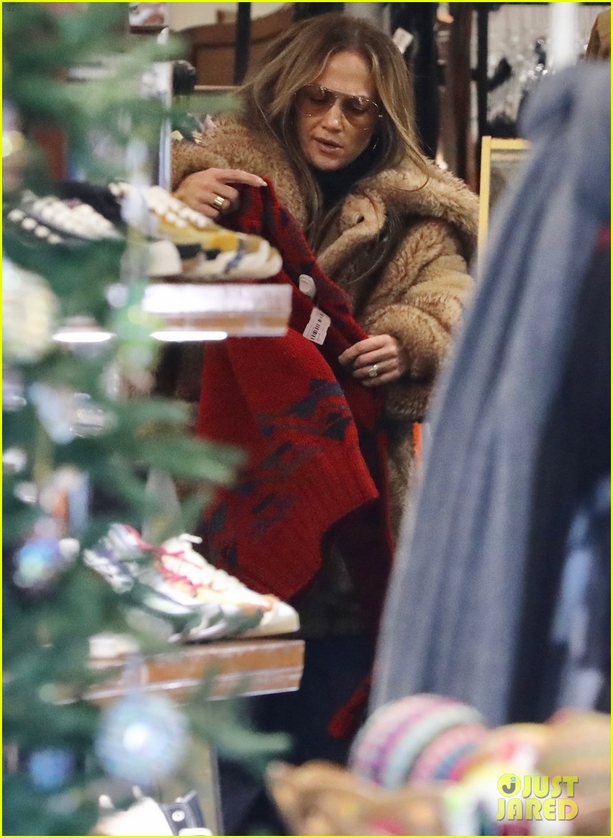 Jennifer Lopez Bundles Up in Fur Coat While Out Shopping in L.A.: Photo ...