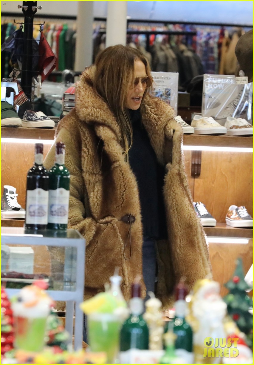Jennifer Lopez Bundles Up in Fur Coat While Out Shopping in L.A.: Photo ...