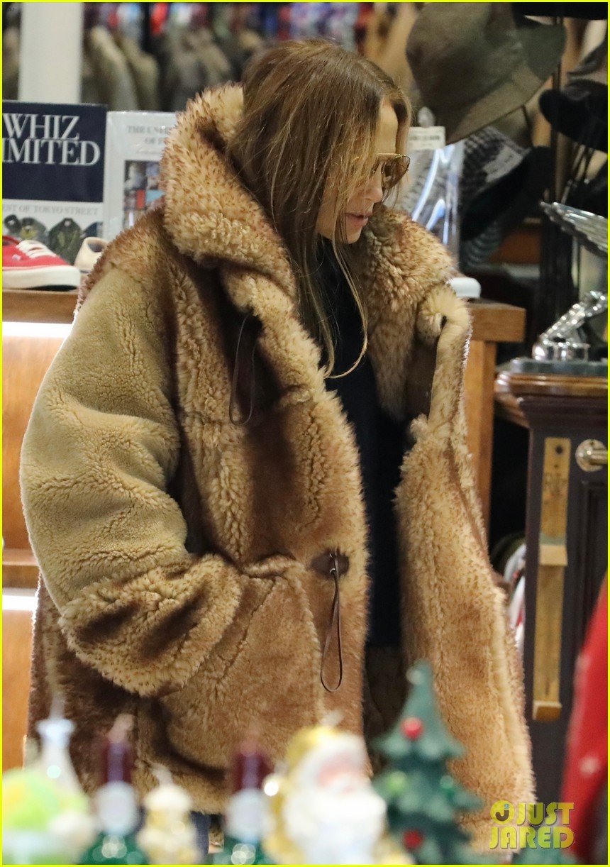 Jennifer Lopez Bundles Up in Fur Coat While Out Shopping in L.A.: Photo ...