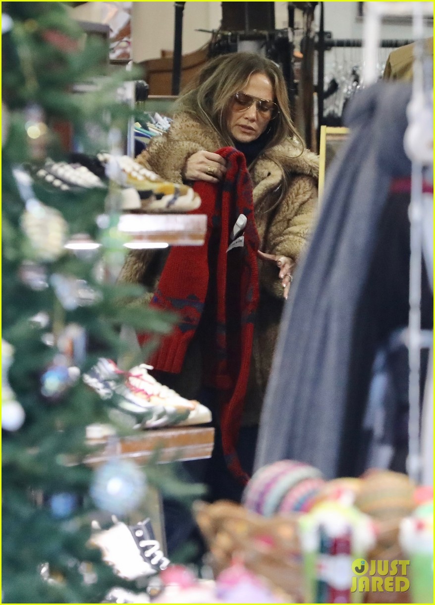 Jennifer Lopez Bundles Up in Fur Coat While Out Shopping in L.A.: Photo ...