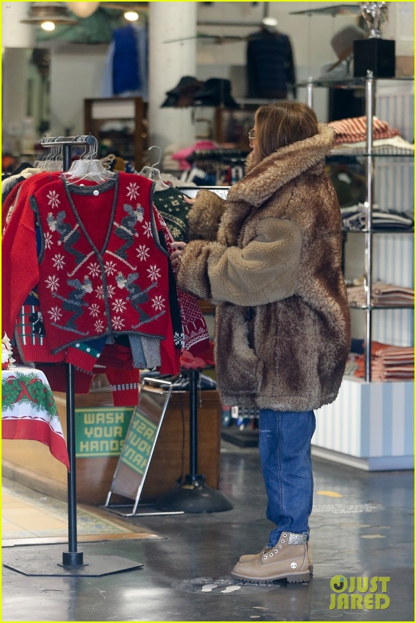 Jennifer Lopez Bundles Up in Fur Coat While Out Shopping in L.A.: Photo ...