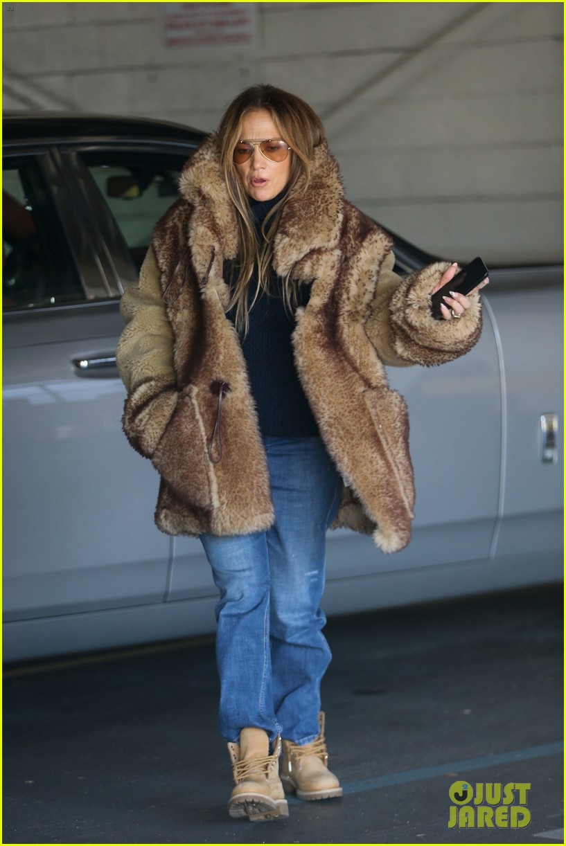 Jennifer Lopez Bundles Up in Fur Coat While Out Shopping in L.A.: Photo ...