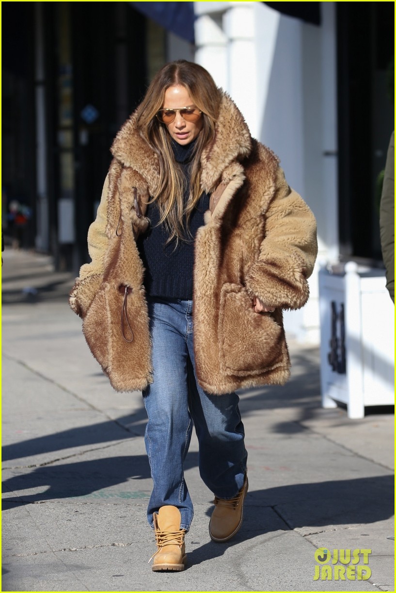 Jennifer Lopez Bundles Up in Fur Coat While Out Shopping in L.A.: Photo ...
