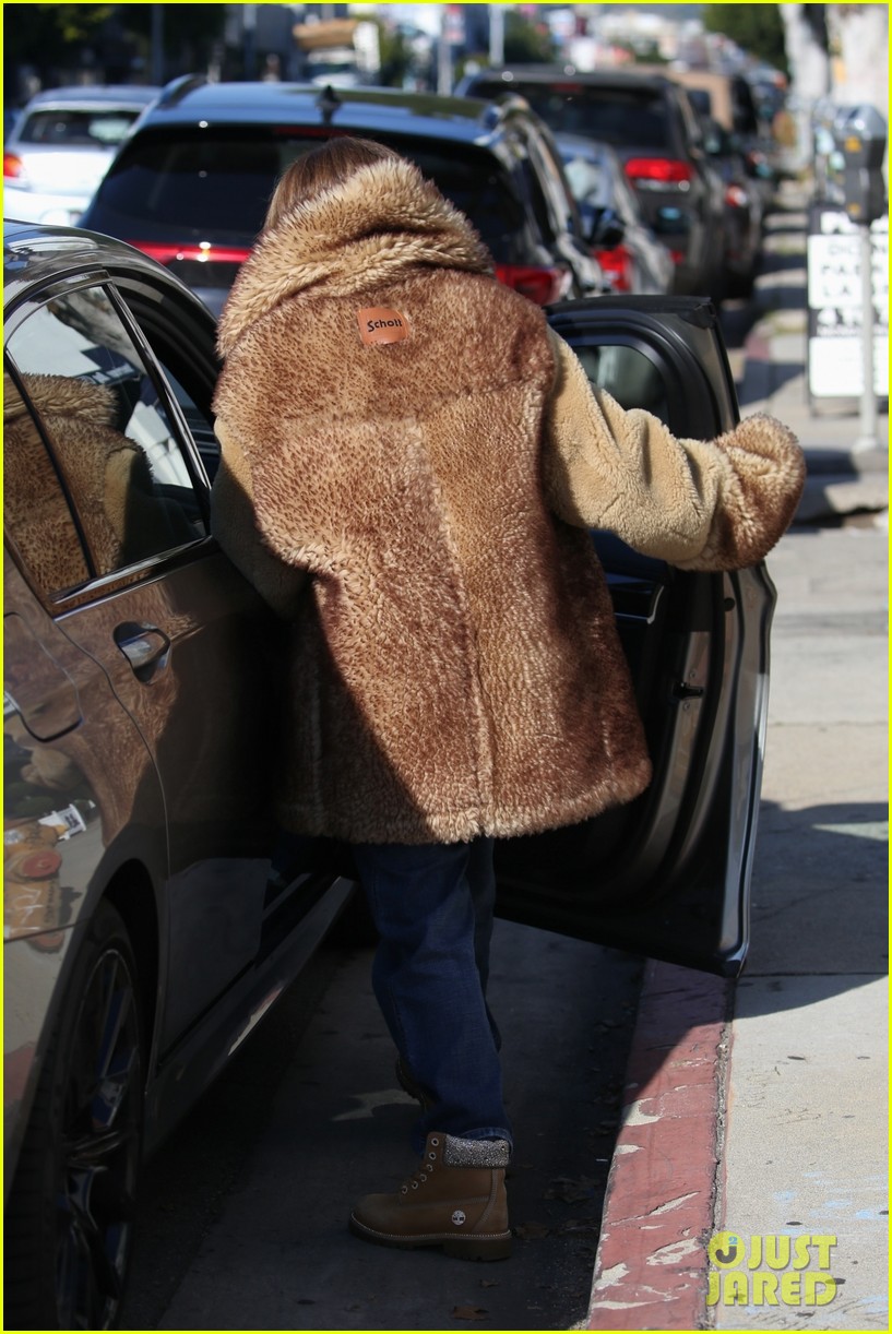 Jennifer Lopez Bundles Up in Fur Coat While Out Shopping in L.A.: Photo ...