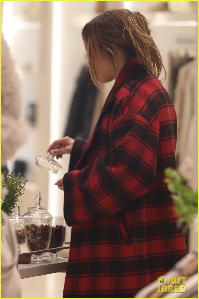 Jennifer Lopez Keeps Warm in Plaid Jacket While Shopping in Beverly ...