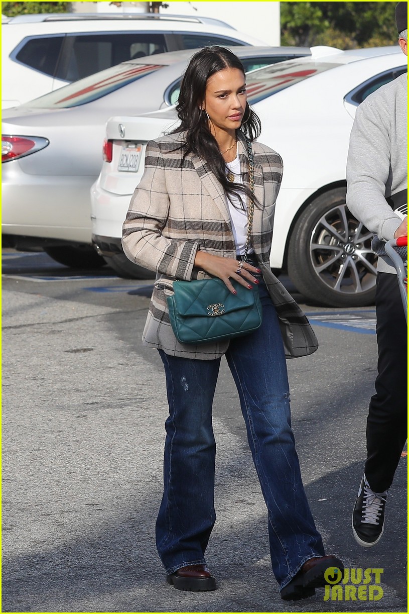 Jessica Alba & Husband Cash Warren Make a Target Run Ahead of the ...