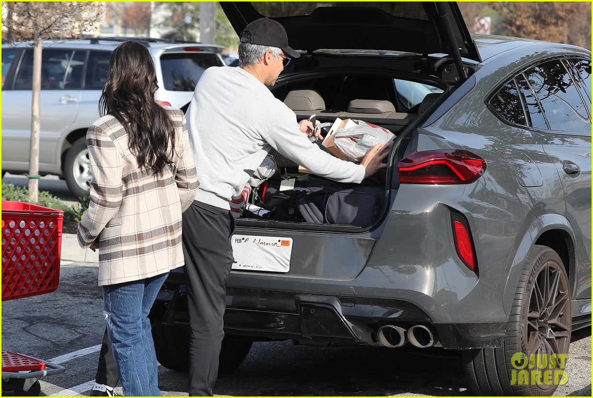 Jessica Alba & Husband Cash Warren Make a Target Run Ahead of the ...