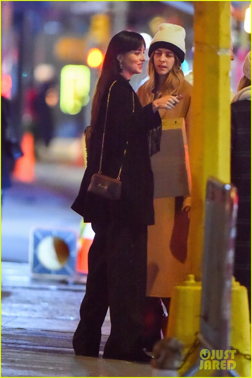 Dakota Johnson Steps Out for a Dinner in New York City: Photo 4866023 ...
