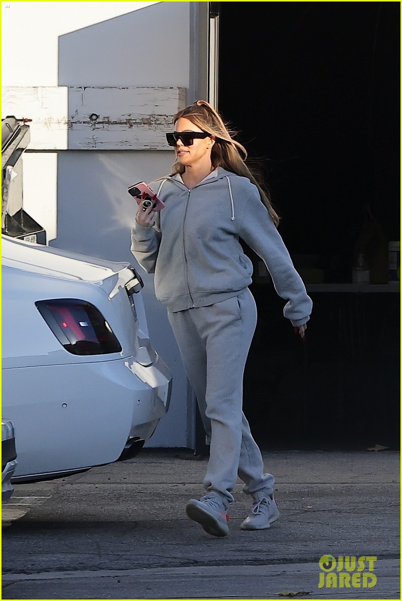 Khloe Kardashian Goes Cozy in Sweats While Running Errands in L.A ...