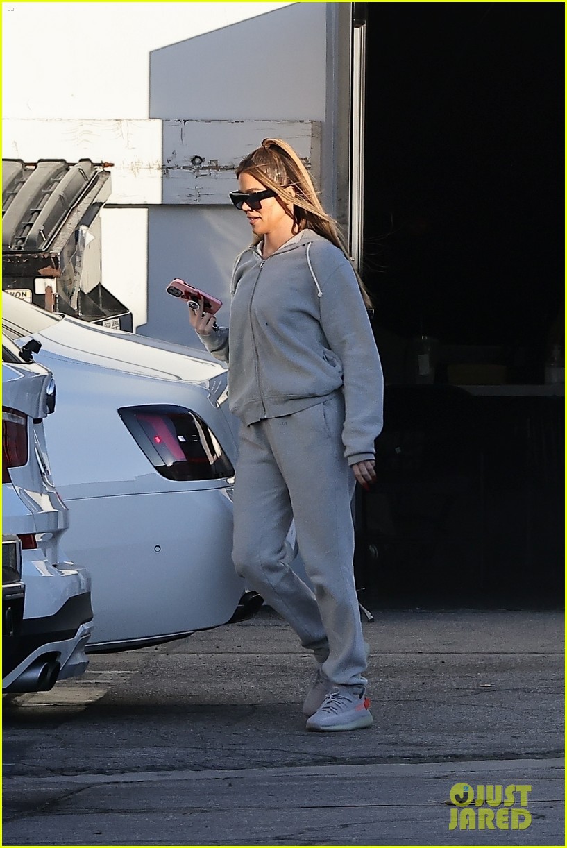 Khloe Kardashian Goes Cozy in Sweats While Running Errands in L.A ...