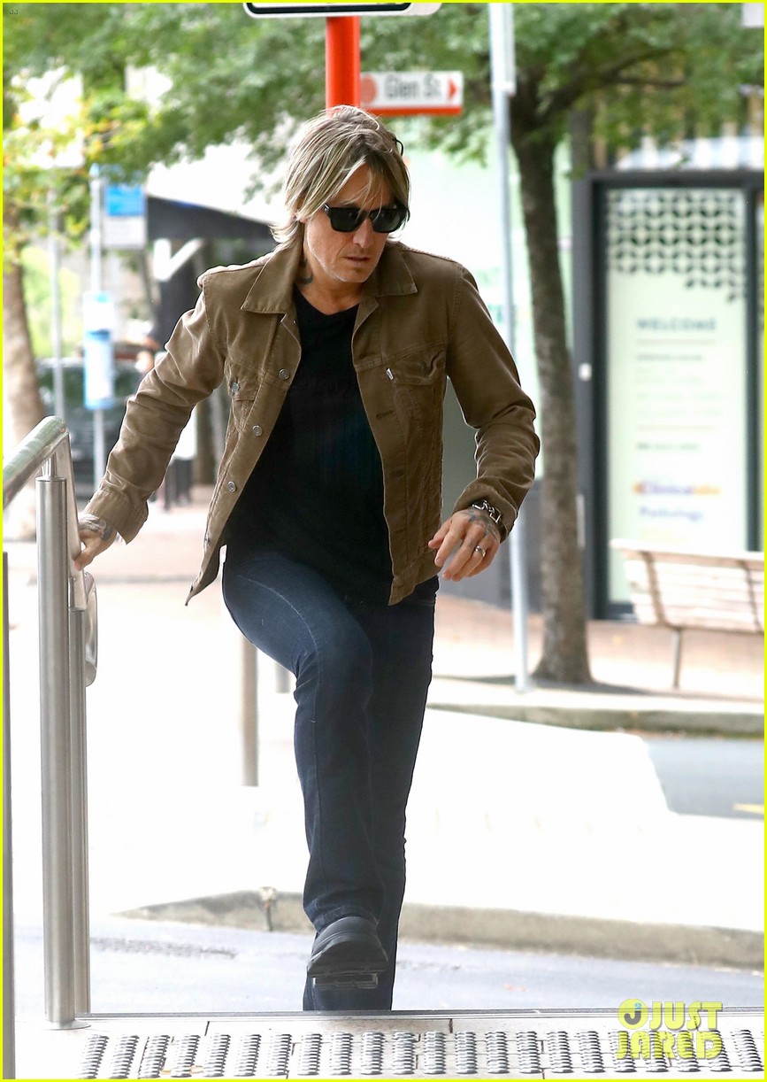 Nicole Kidman Visits Her Mom With Husband Keith Urban in Sydney: Photo ...