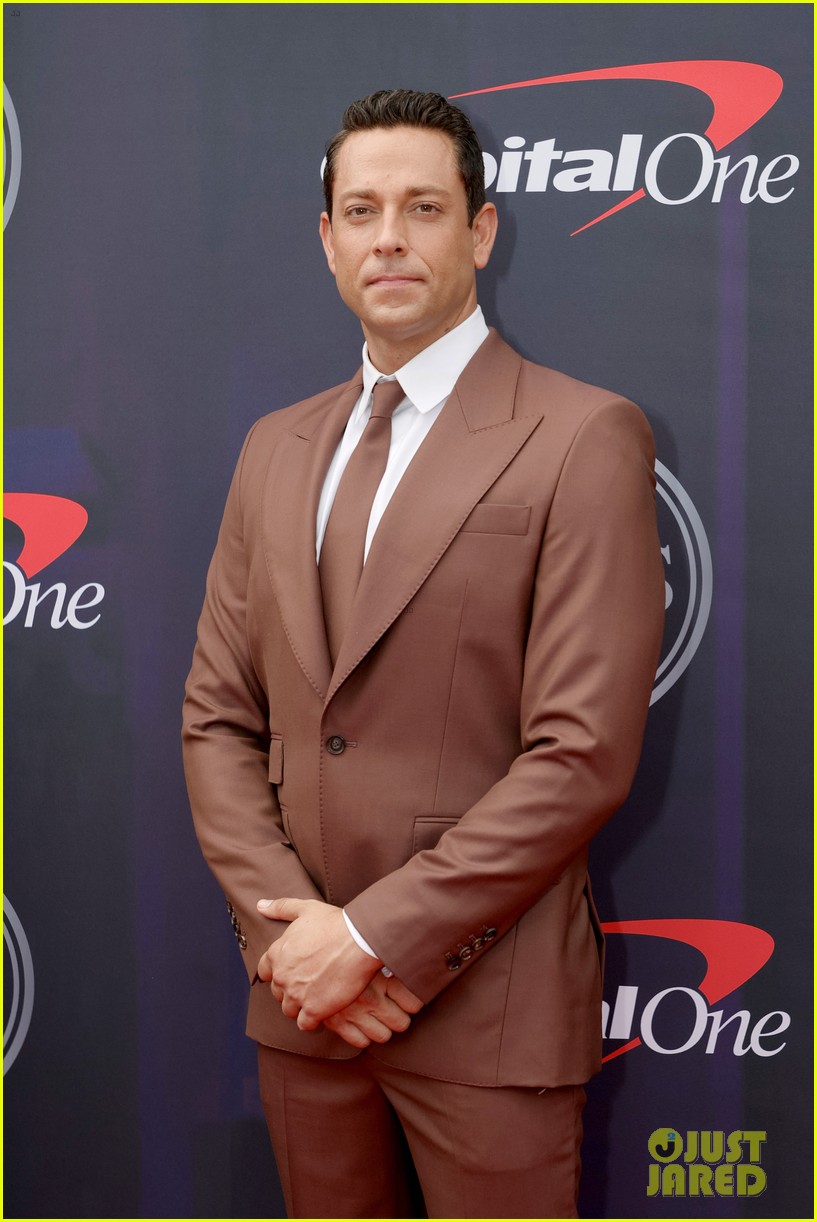 Zachary Levi Responds To Rumors He's Being Recast As Shazam Amid DC Universe Shakeup: Photo ...