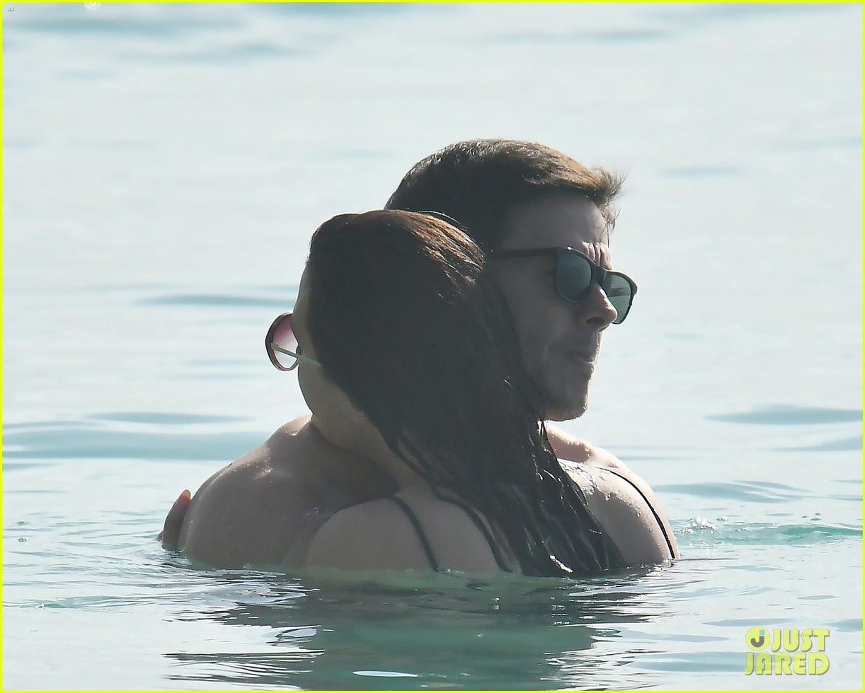 Mark Wahlberg & Wife Rhea Hit the Beach on Vacation in Barbados: Photo ...